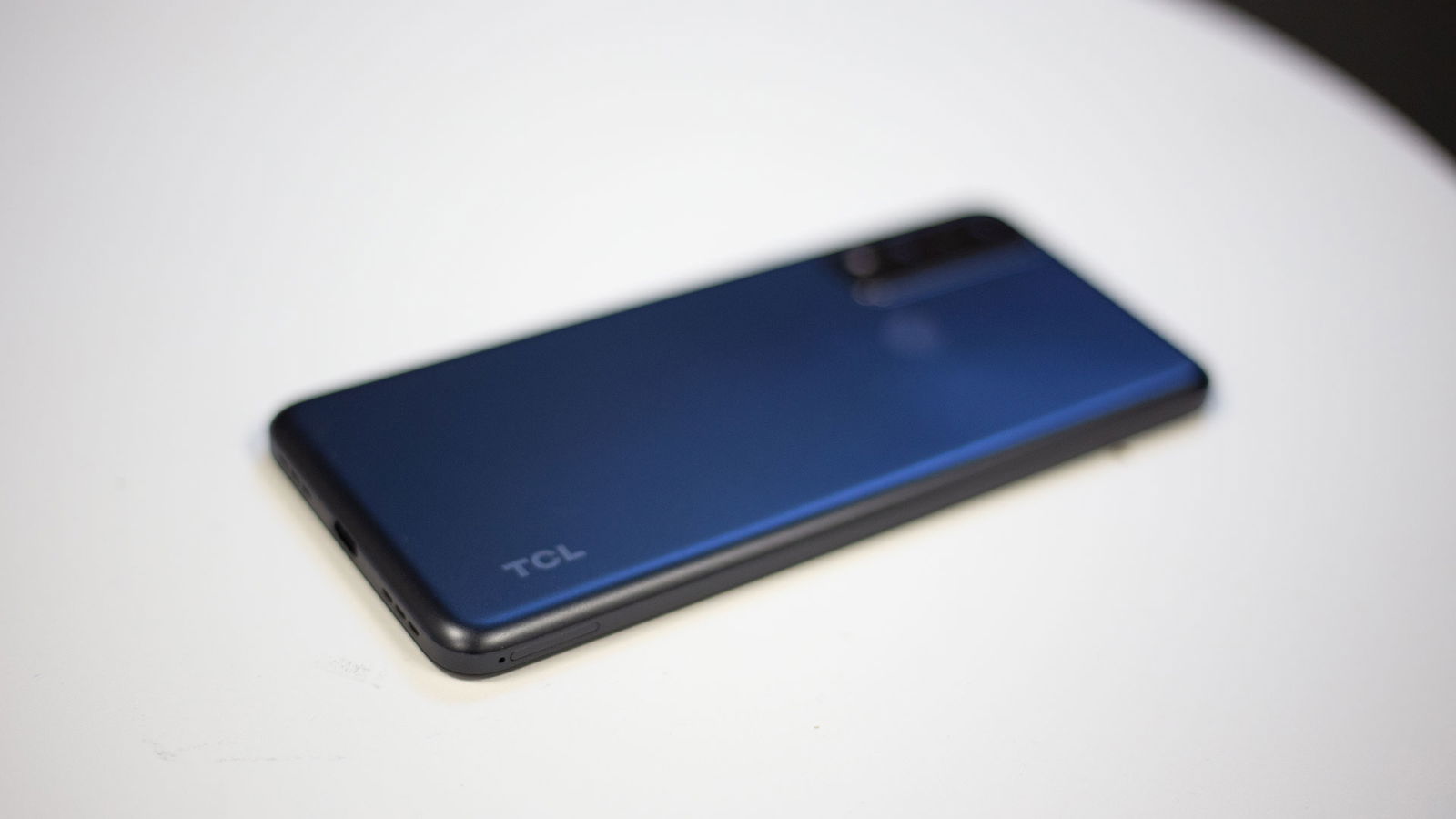 TCL 30 XE 5G Smartphone Review - CGMagazine