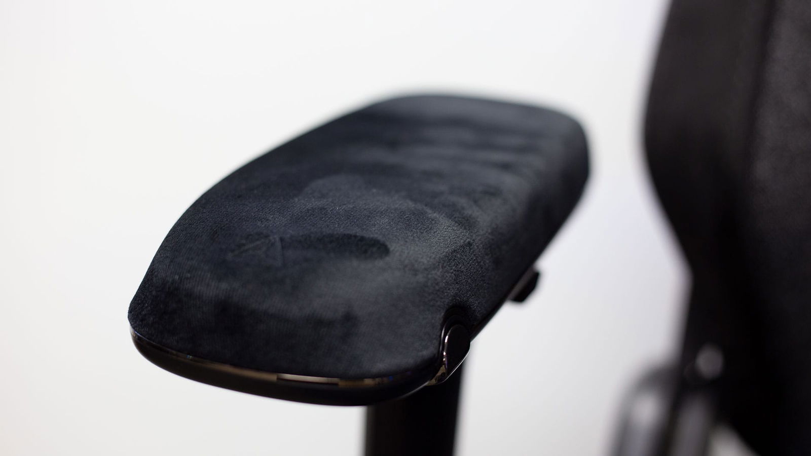 Secretlab PlushCell Memory Foam Armrest Review - CGMagazine