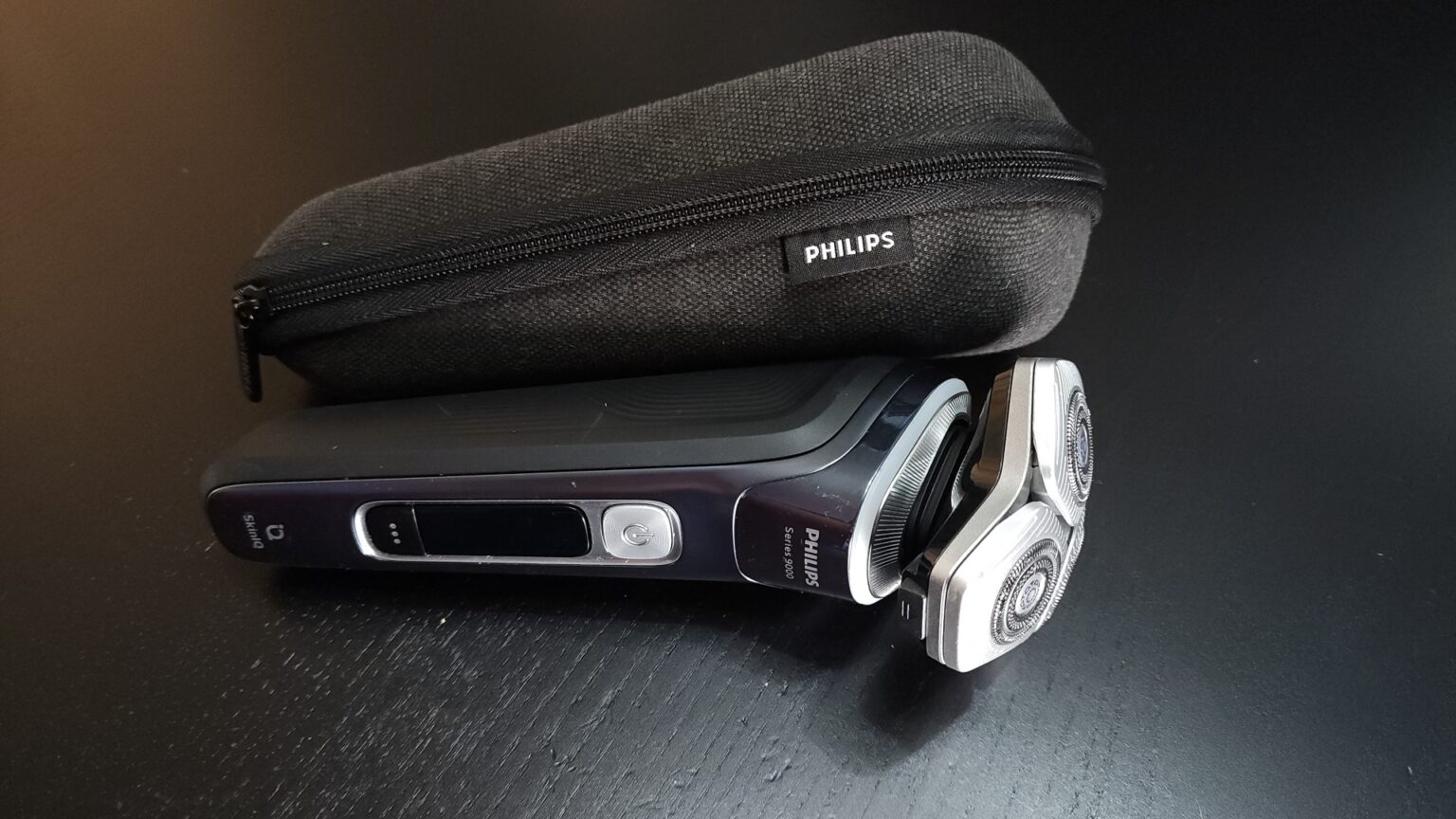 Philips 9000 Series Wet & Dry Electric Shaver - CGMagazine