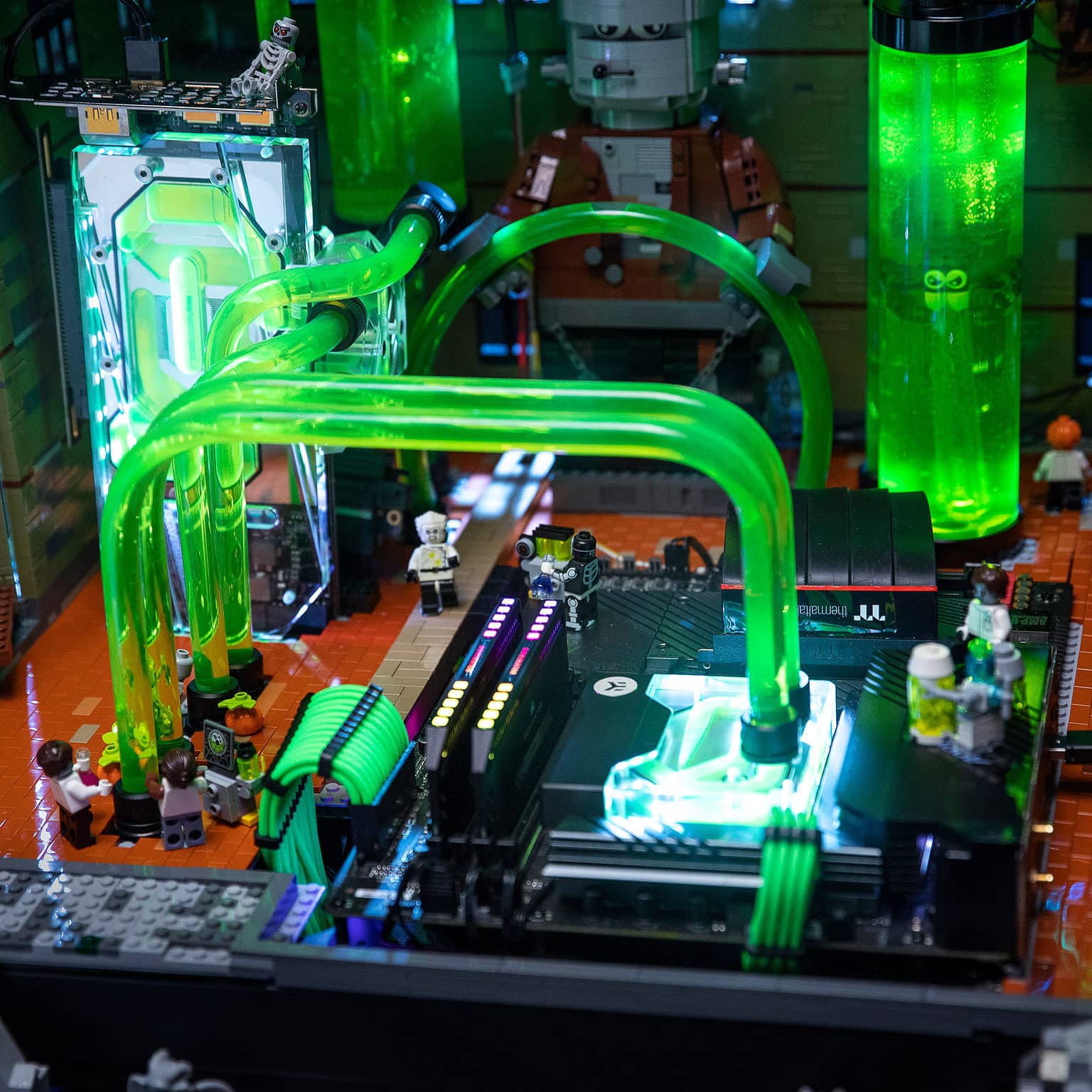 Spooky LEGO Gaming PC: A Haunted House Build