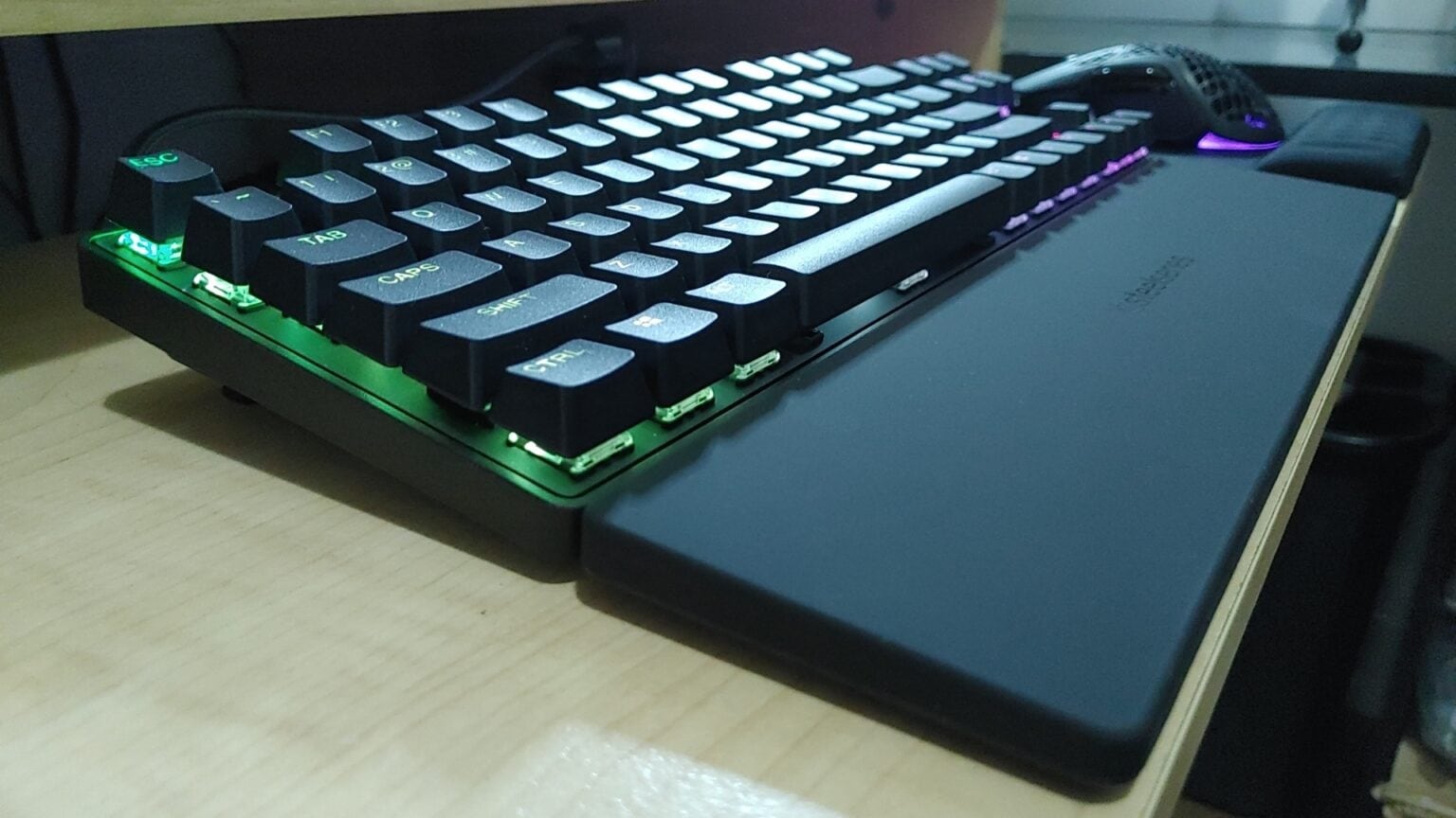 SteelSeries Apex Pro TKL Wireless Gaming Keyboard Review - CGMagazine