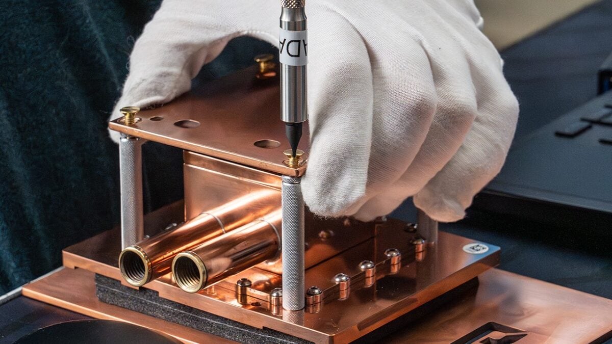 Linus Tech Tips Halts Video Production Amidst Controversies