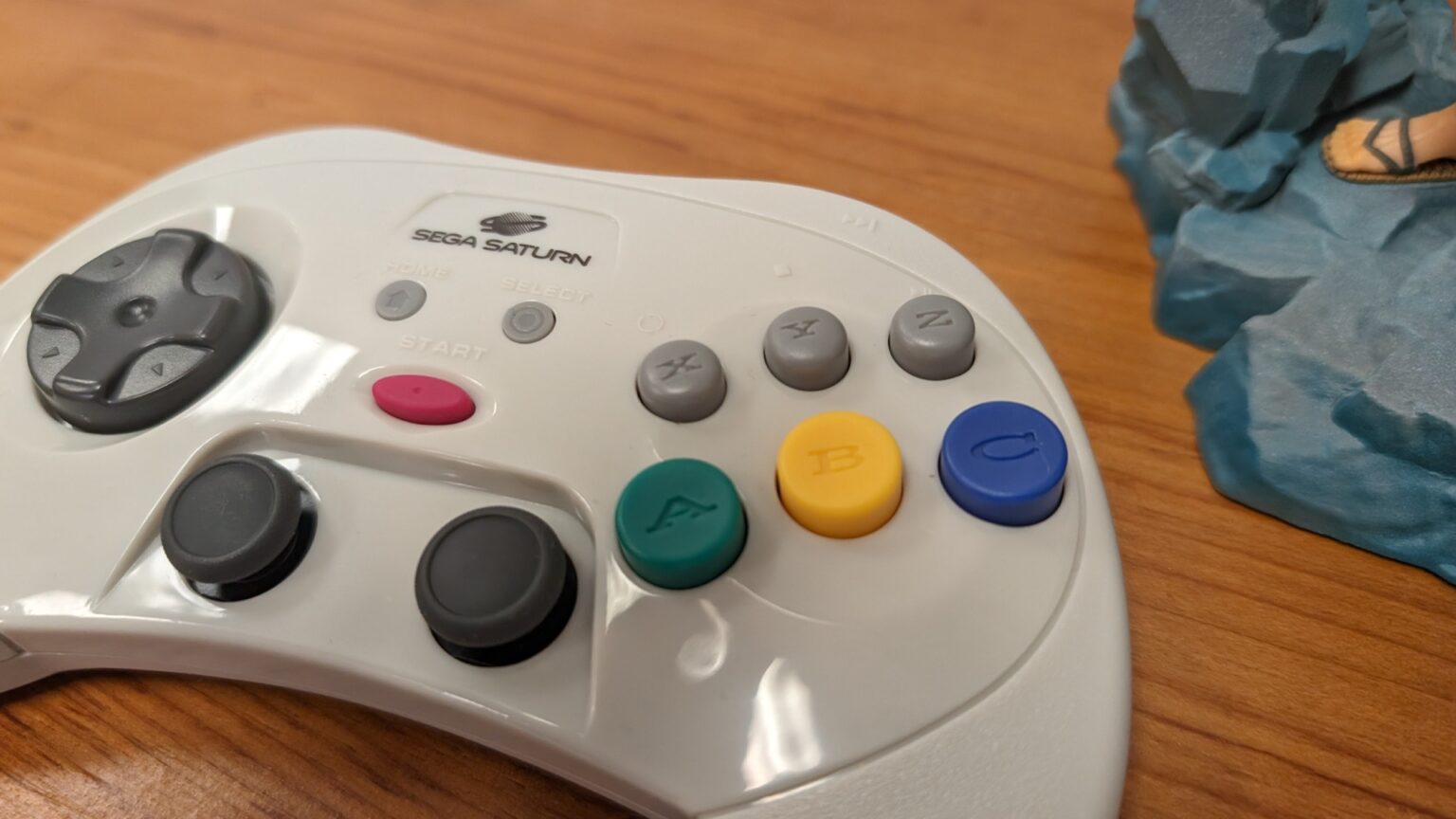 Retro-Bit SEGA Saturn 2.4GHz Wireless Pro Controller Review - CGMagazine