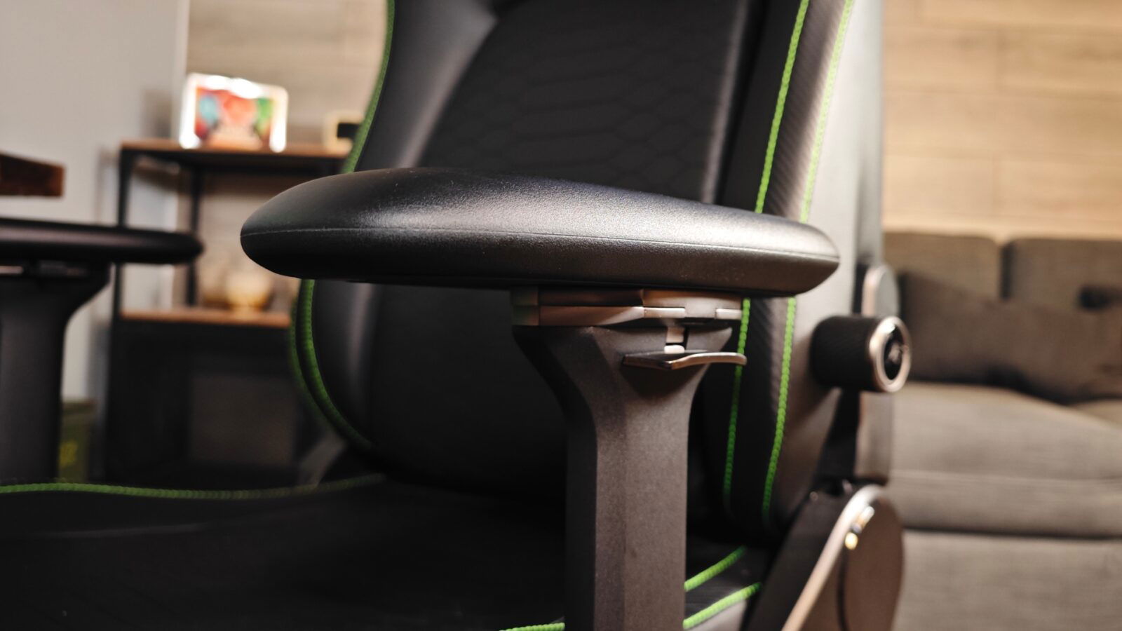 Razer Iskur V2 Gaming Chair Review - CGMagazine
