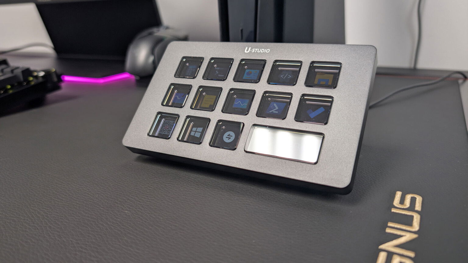 Ulanzi Stream Deck D200 Review - CGMagazine