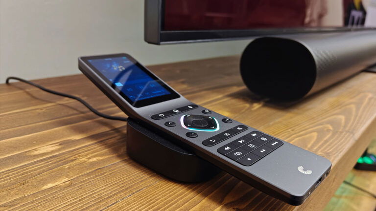 Cantata Haptique RS90 Universal Remote Review - CGMagazine
