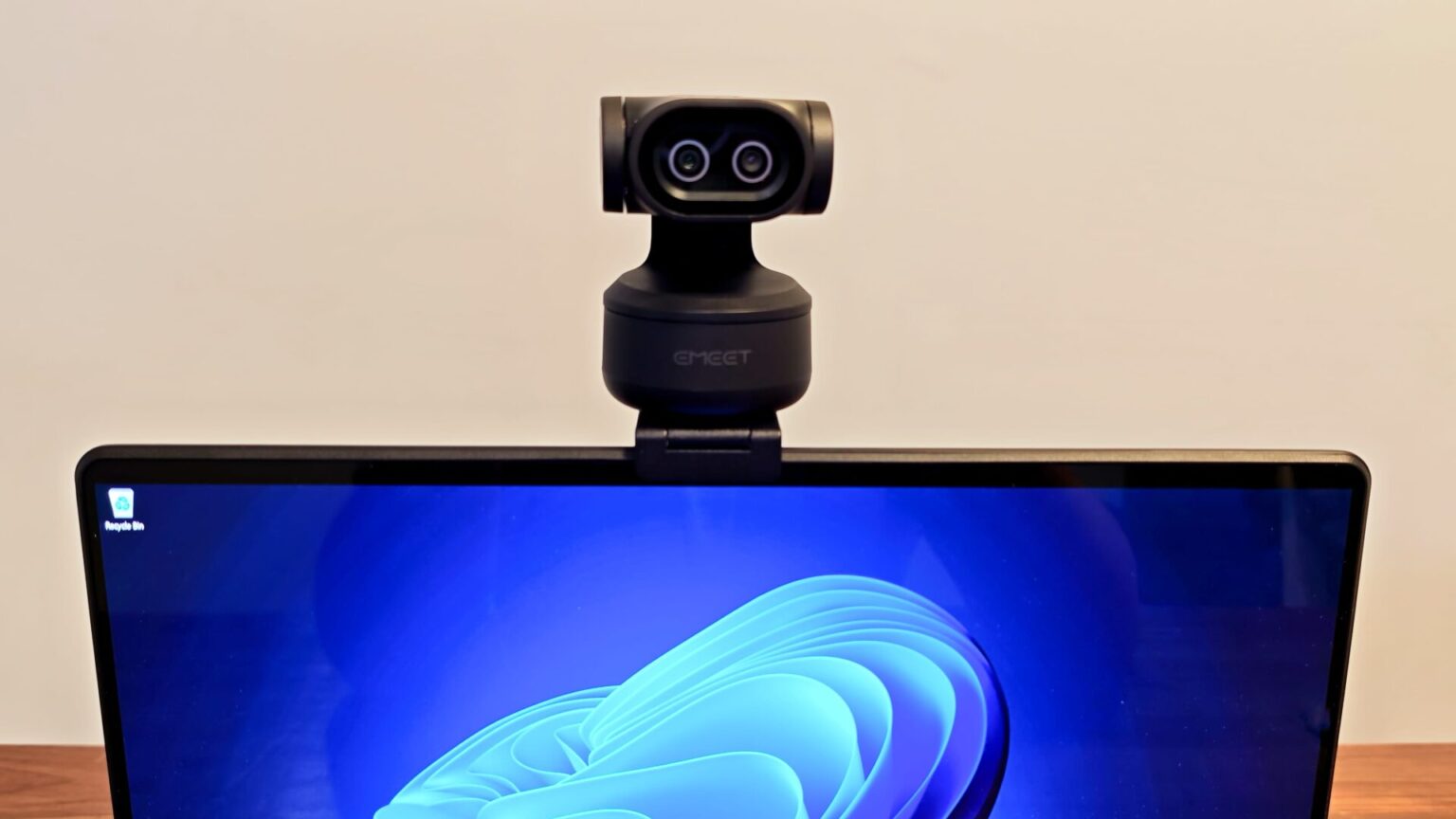 EMEET PIXY Webcam Review - CGMagazine