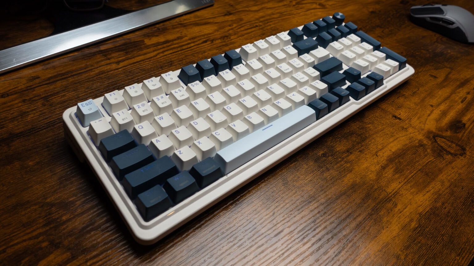 Redragon EISA K686 PRO Blue Himmel Keyboard Review - CGMagazine