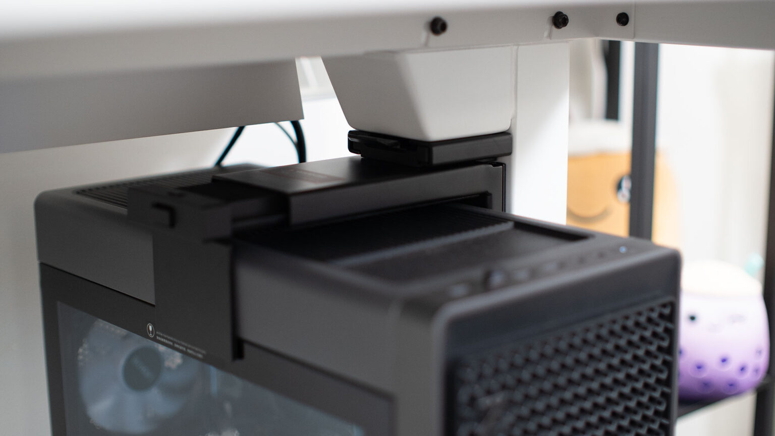 Secretlab MAGNUS Pro Gaming Desk Review - CGMagazine